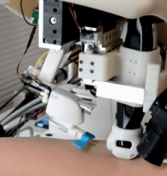 O Velho Veebot Evoluiu, Um Tipo De Robô Que Faz A Coleta De Sangue De ...